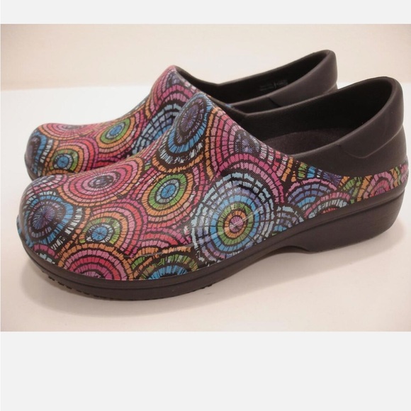 CROCS | Shoes | Crocs Nonslip Healthcare Approved Work Shoes | Poshmark